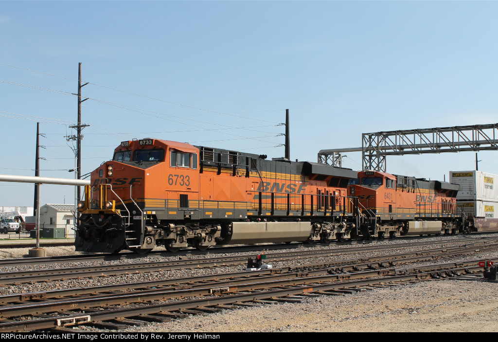BNSF 6733 & 6431 (2)